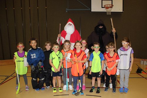 Unihockey Tigers Langnau: Unihockeyschule Li-Rö: Dr Samichlous isch ...